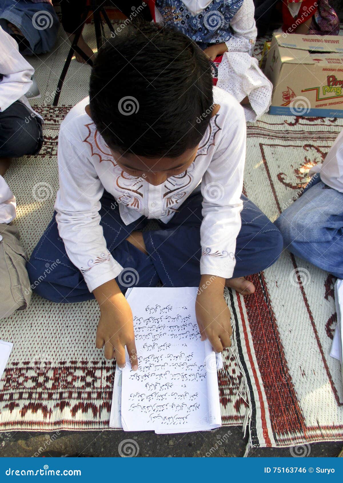 Reading arabic letters editorial photo. Image of java - 75163746