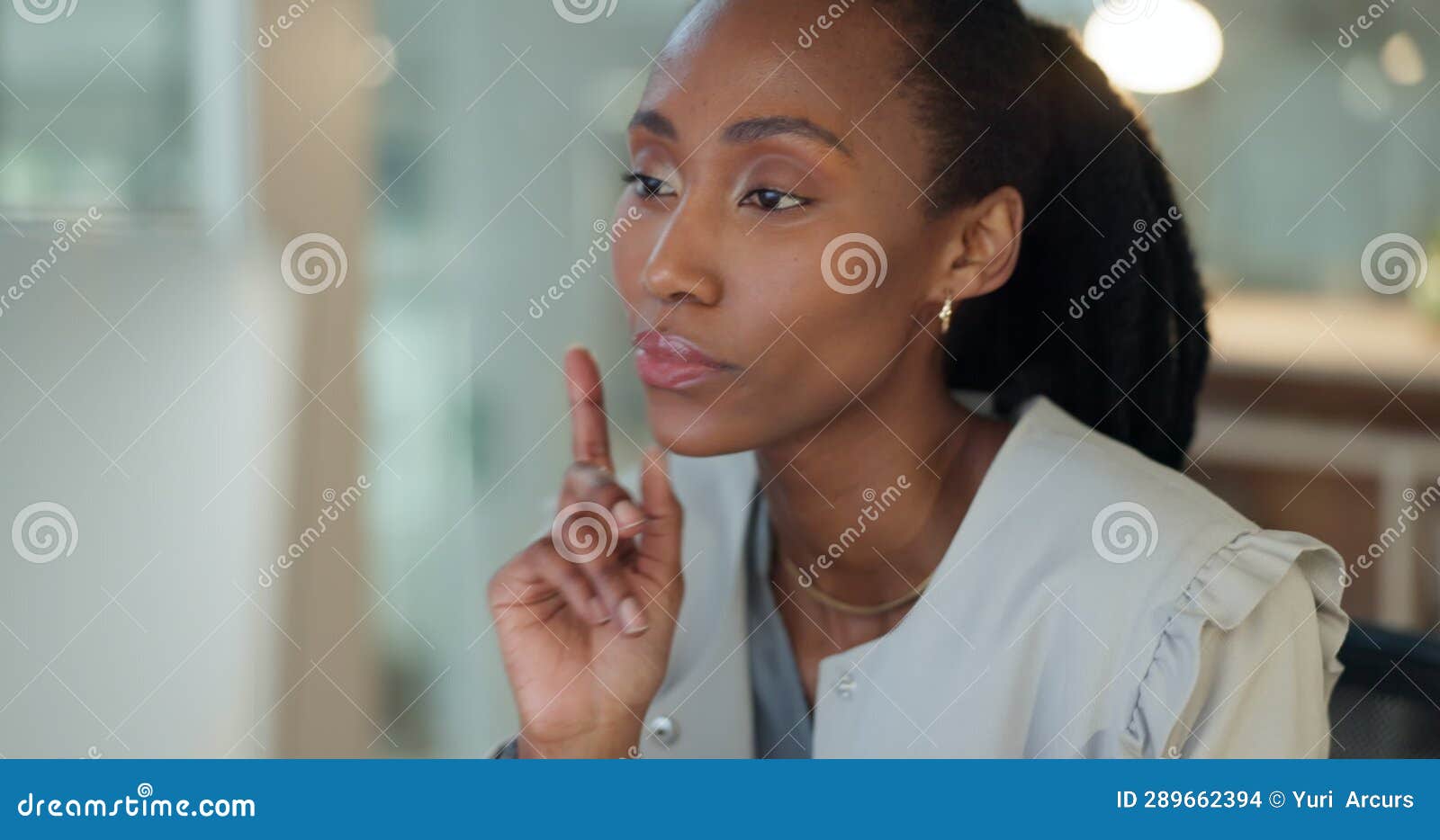 Reading, Black Woman and Thinking of Research on Computer with Online ...