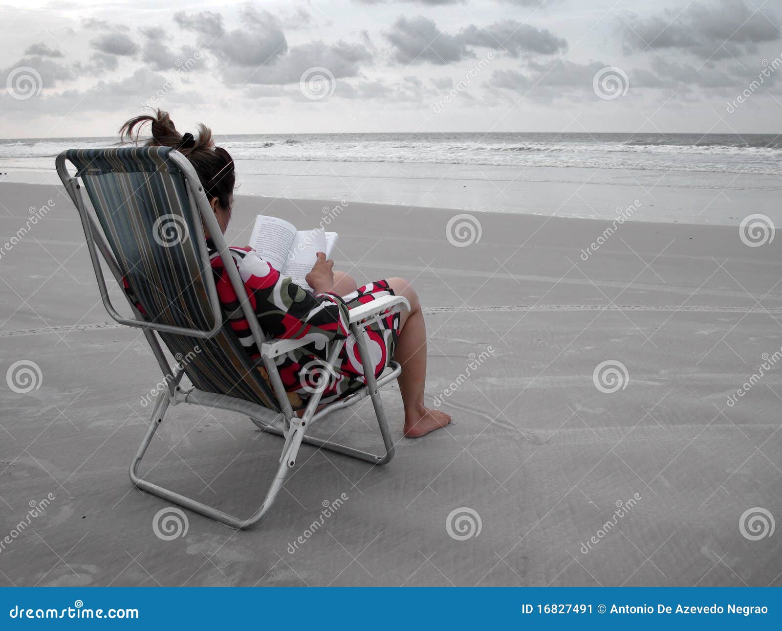 Reading a Book in the Beach Stock Image - Image of hair, pretty: 16827491