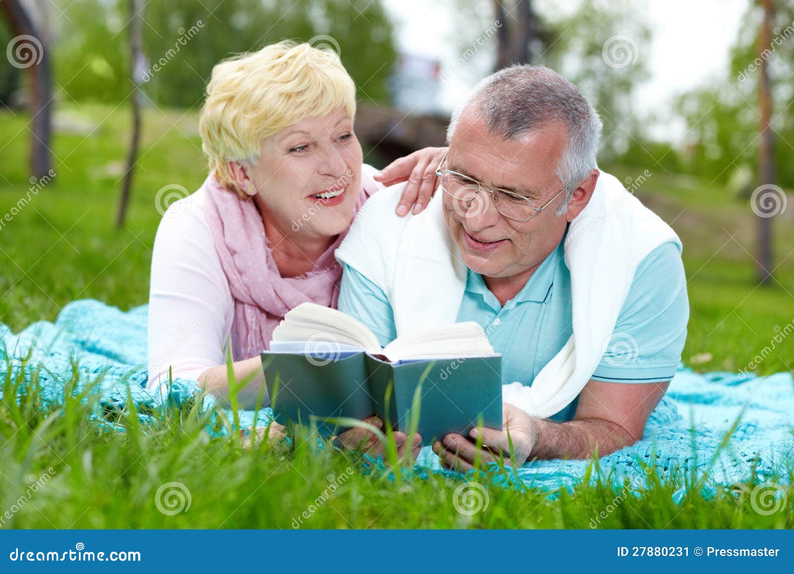 Reading on the lawn stock image. Image of lifestyle, lawn - 27880231
