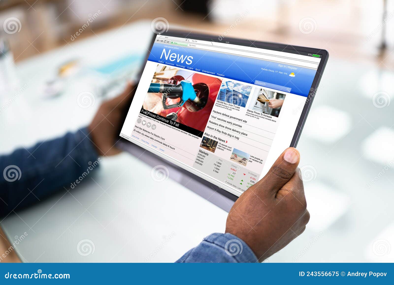 Reading Newspaper Article Online Stock Image - Image of read, computer ...