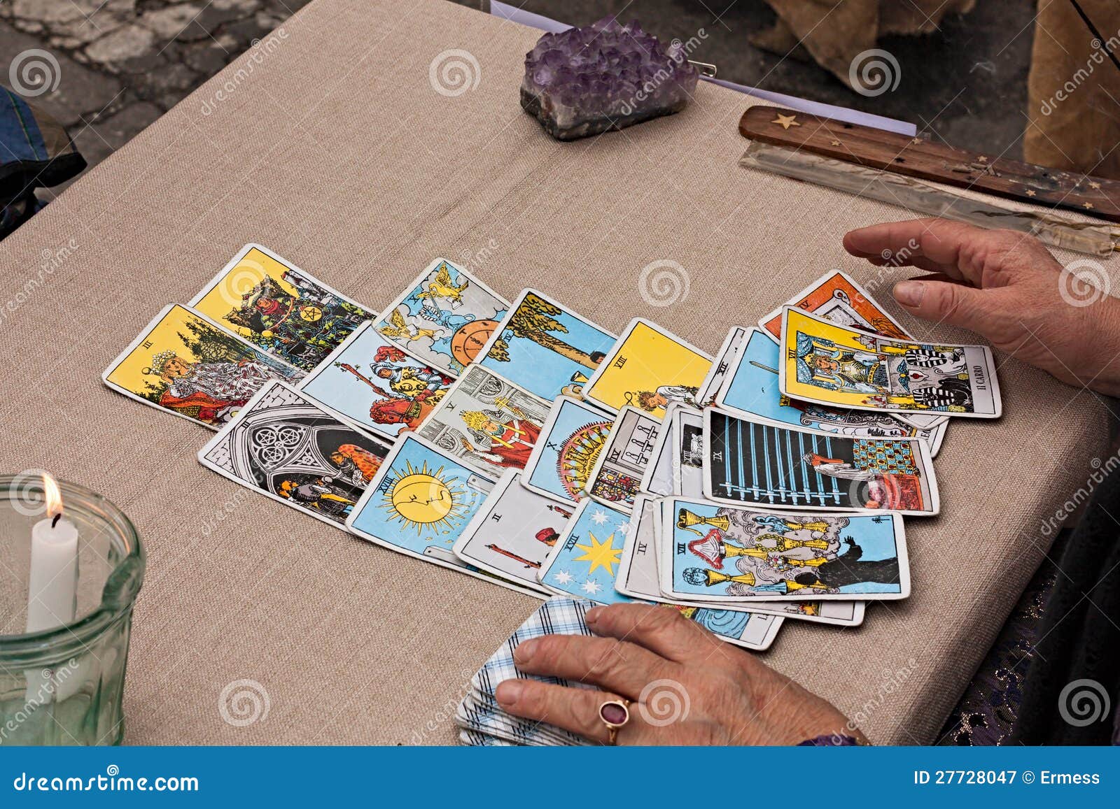 Reading tarots cards editorial photography. Image of clairvoyant - 27728047