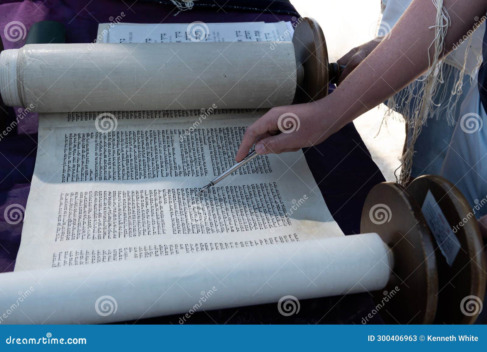 Reading the Torah scroll stock image. Image of hebrew - 300406963