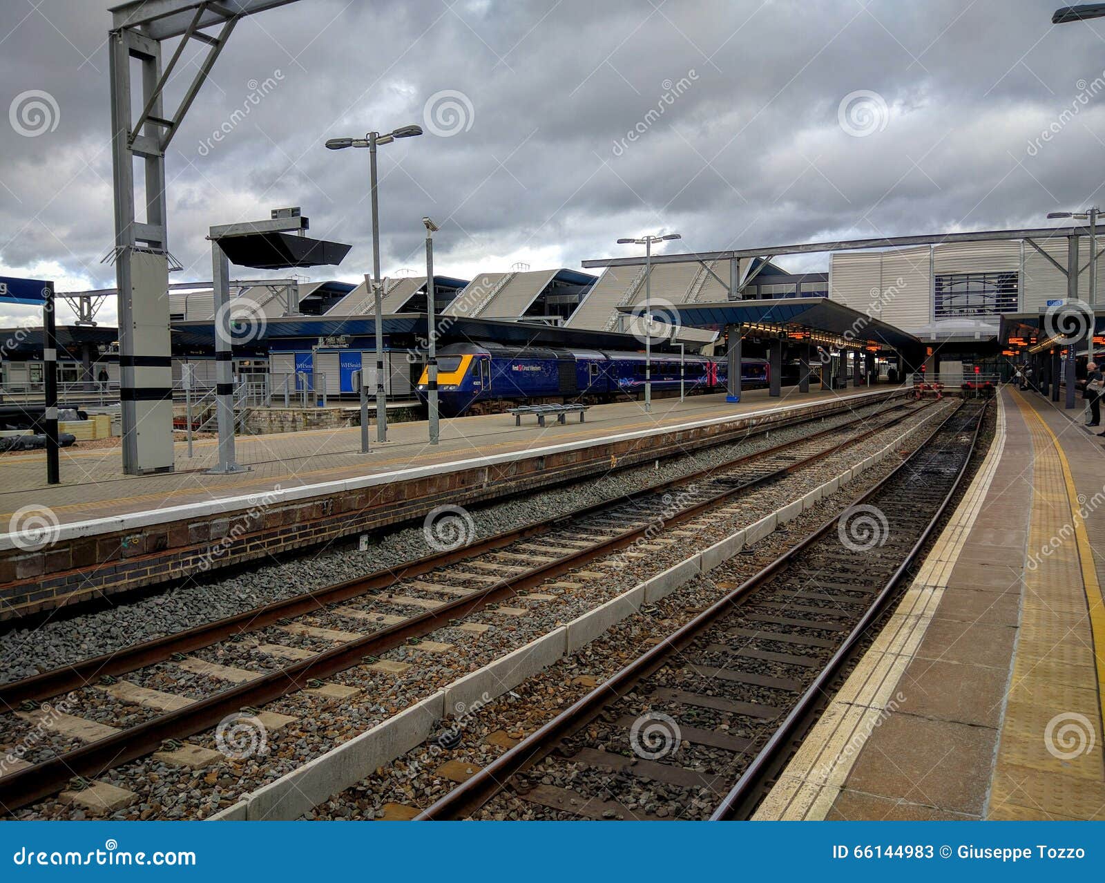 Reading Train Station Platform and Train Editorial Stock Photo - Image ...