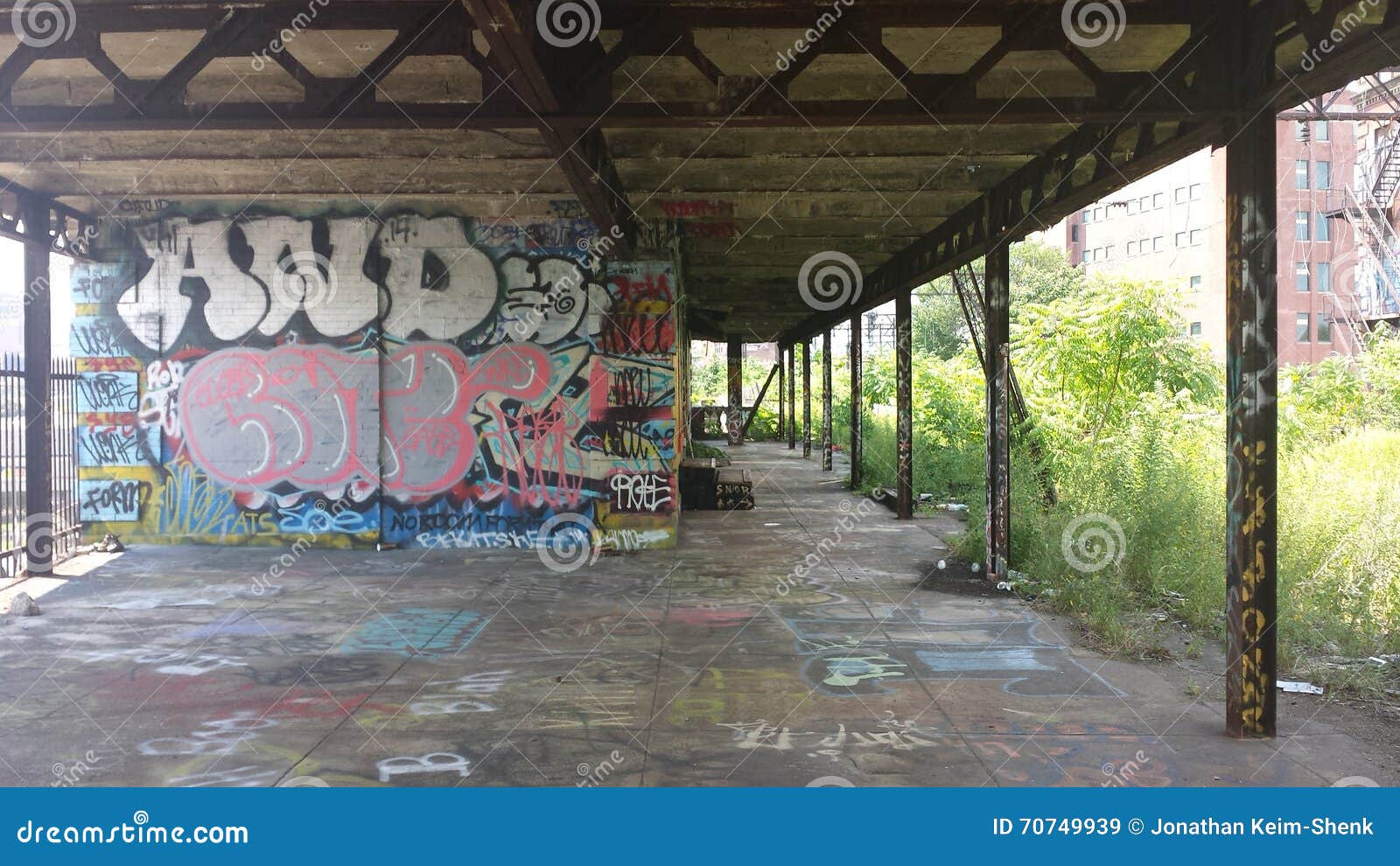 Reading Viaduct art editorial stock image. Image of graffiti - 70749939