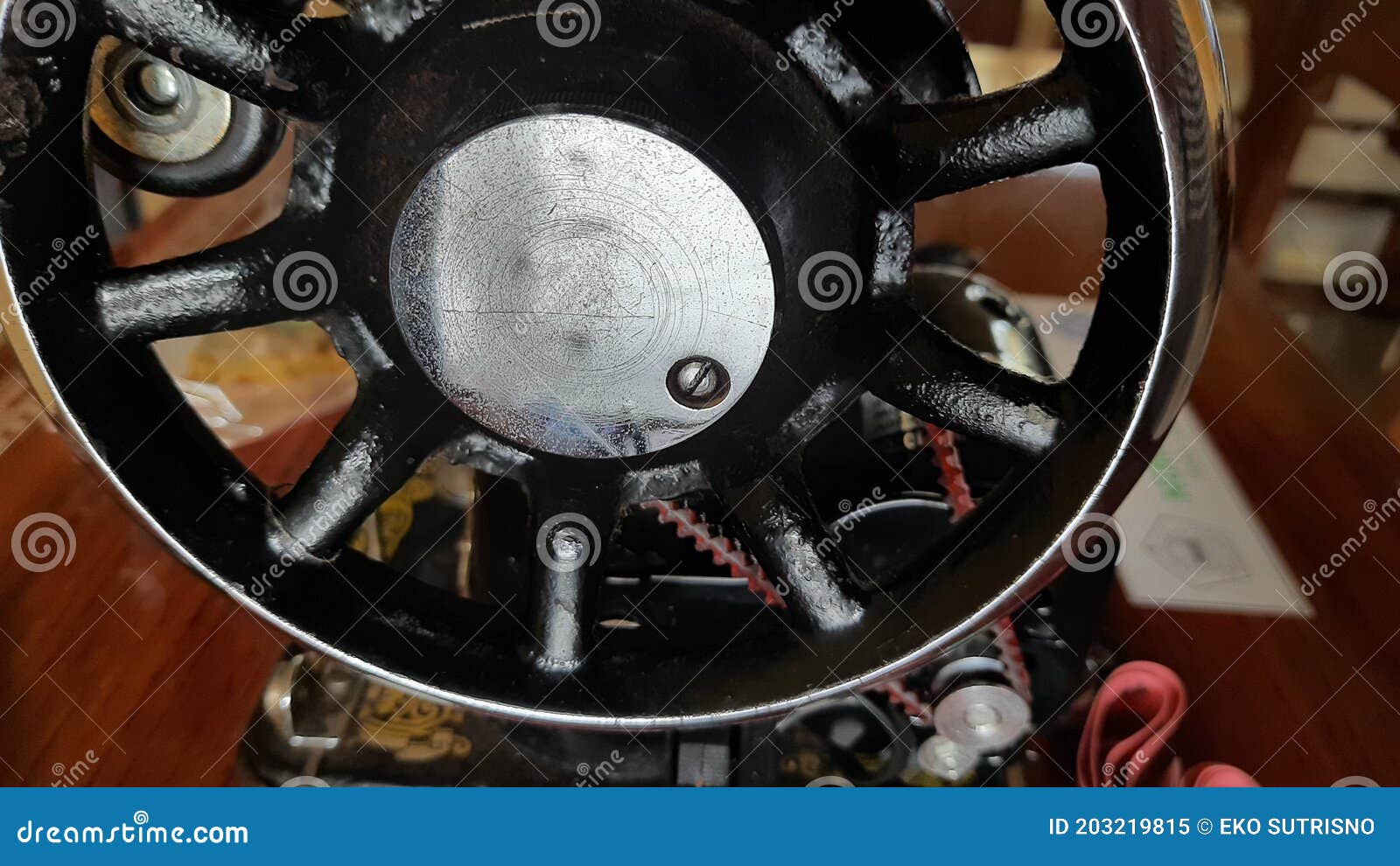 Ready-made Manual Sewing Machine Wheels Stock Image - Image of spoke ...