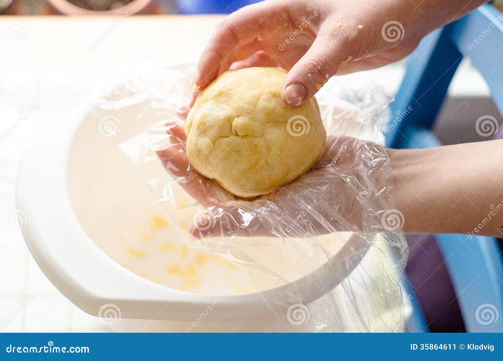 Ready pie dough stock image. Image of hand, baker, crumble - 35864611