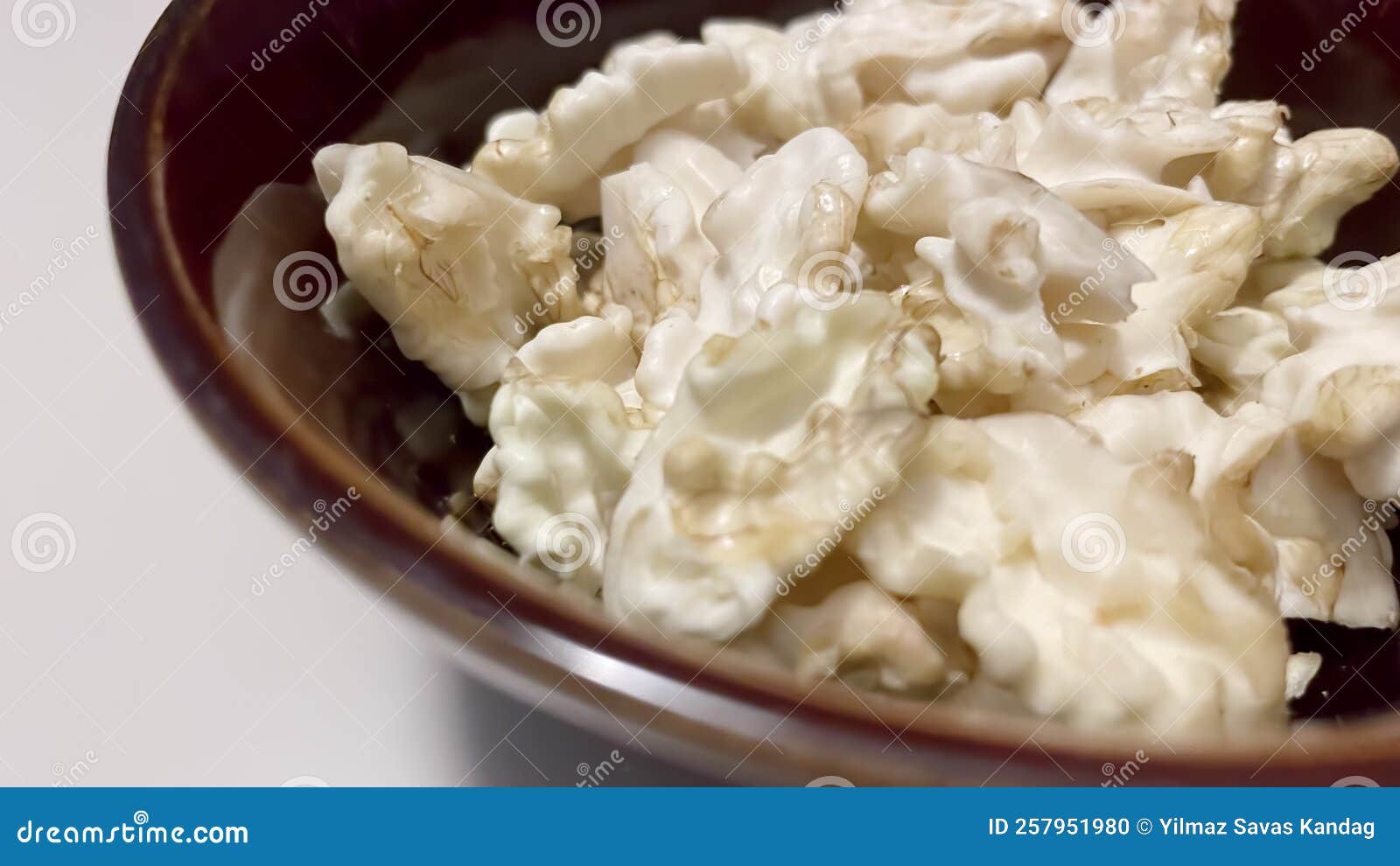 Ready-to-eat Fresh Walnut Kernels in Bowl Stock Photo - Image of ...