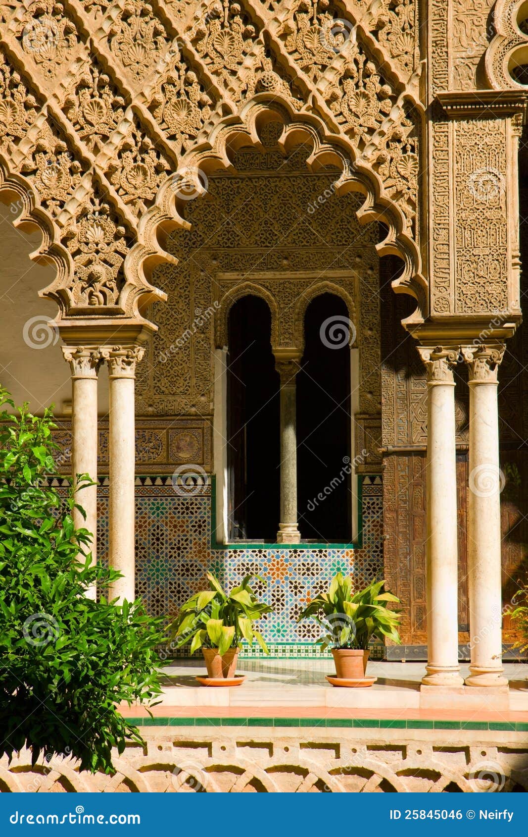 Real Alcazar, Sevilla, Spain Stock Photo - Image of andalucia, green ...
