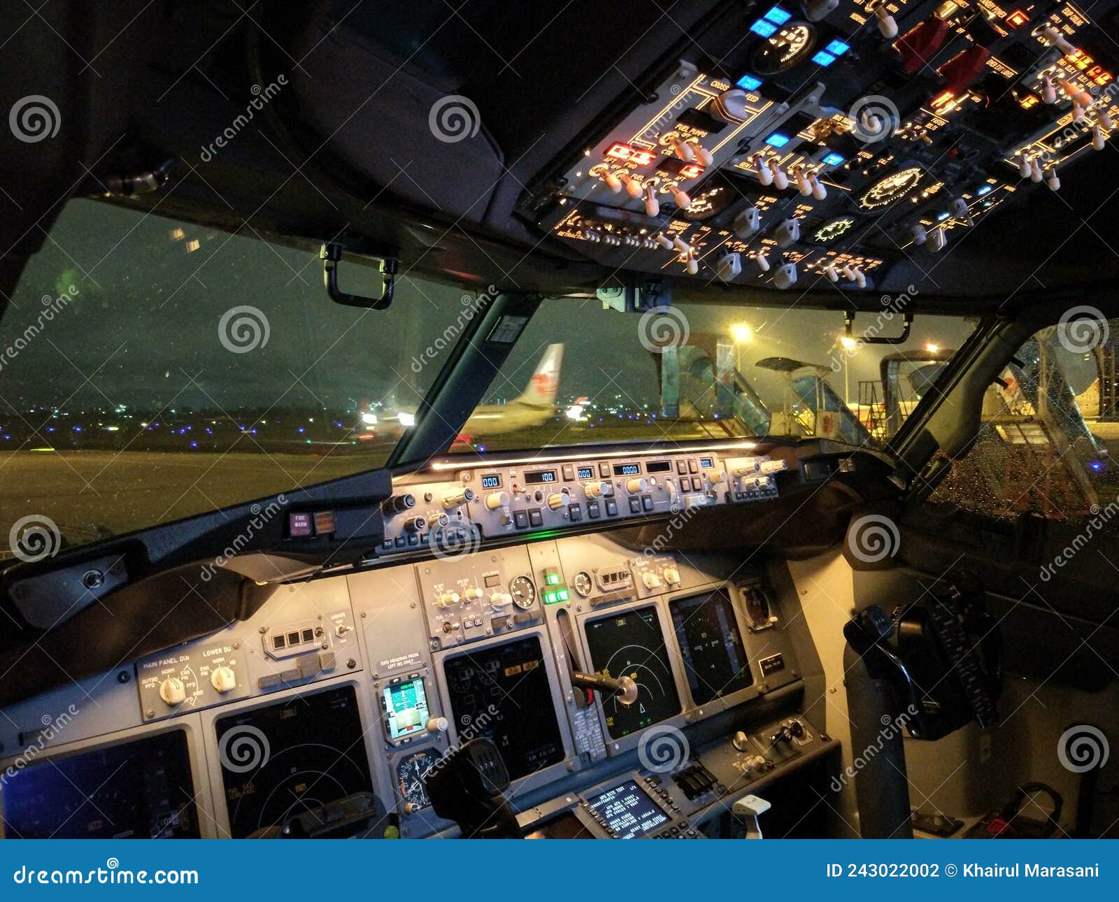 Real Cockpit Boeing 737 Next Generation Stock Photo - Image of cockpit ...