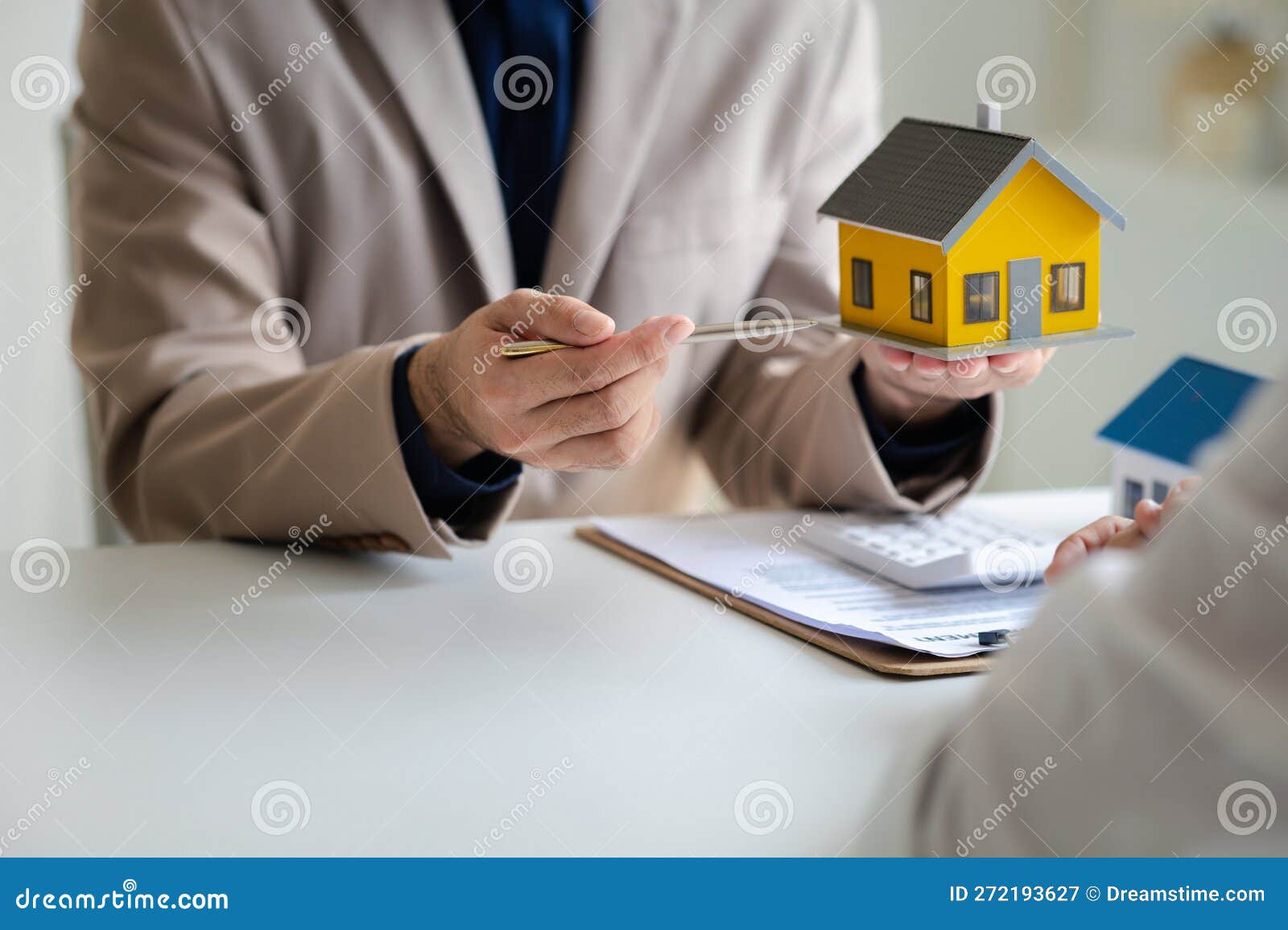 Real Estate Agents Explain Models of Housing Estates in Projects To ...