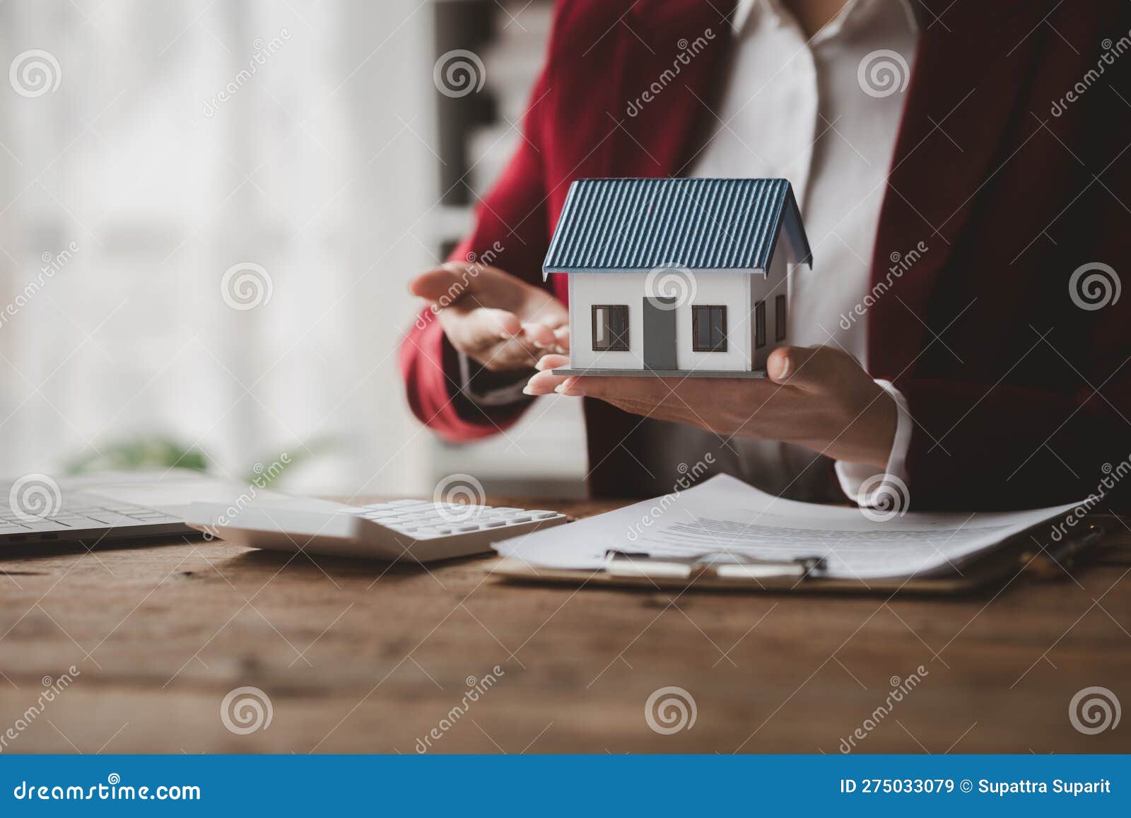 Real Estate Agents Explain Models of Housing Estates in Projects To ...