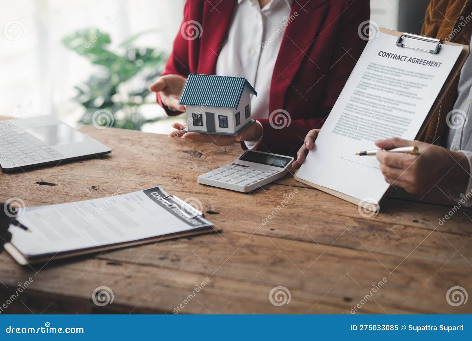 Real Estate Agents Explain Models of Housing Estates in Projects To ...