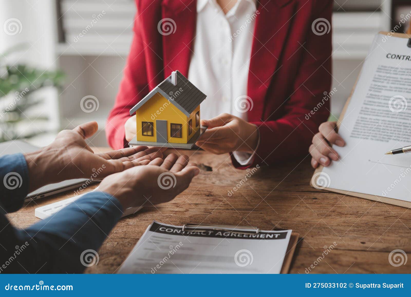 Real Estate Agents Explain Models of Housing Estates in Projects To ...