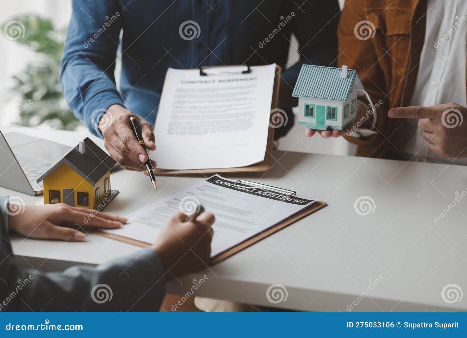 Real Estate Agents Explain Models of Housing Estates in Projects To ...