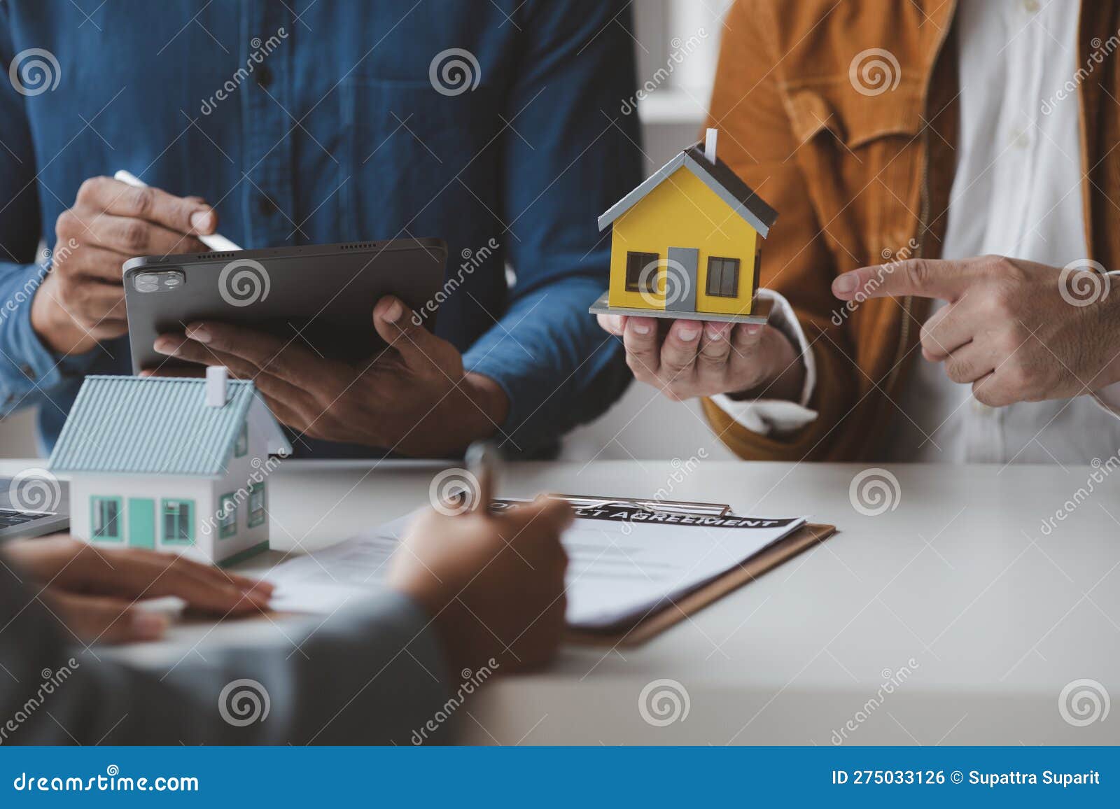 Real Estate Agents Explain Models of Housing Estates in Projects To ...