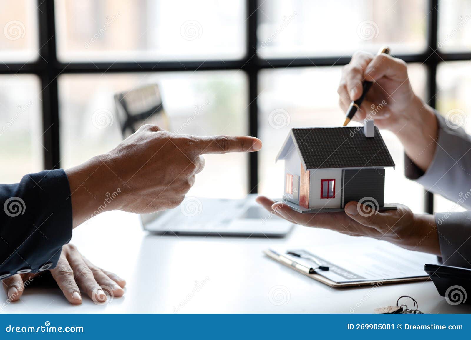 Real Estate Agents Explain Models of Housing Estates in Projects To ...