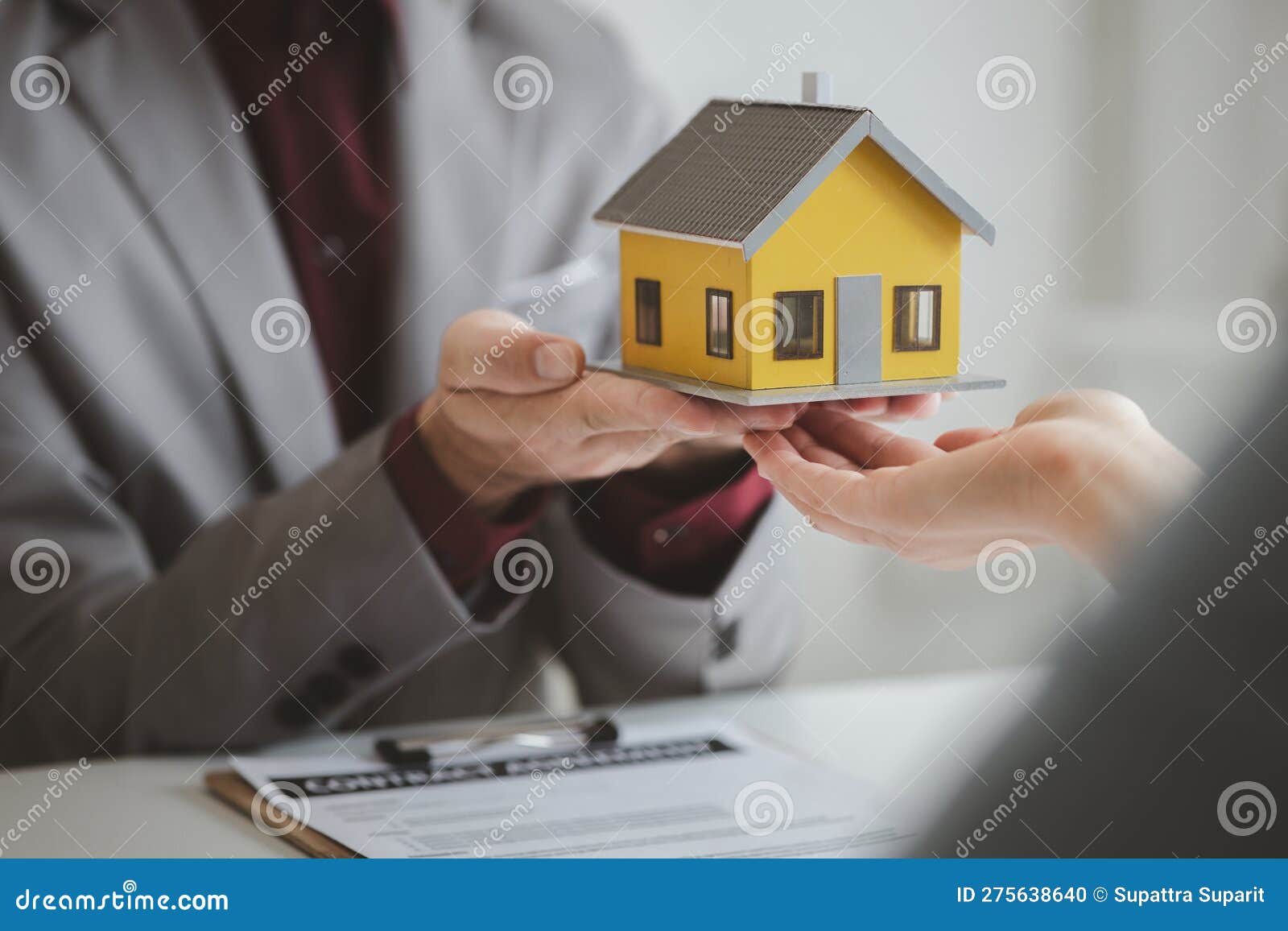 Real Estate Agents Explain Models of Housing Estates in Projects To ...