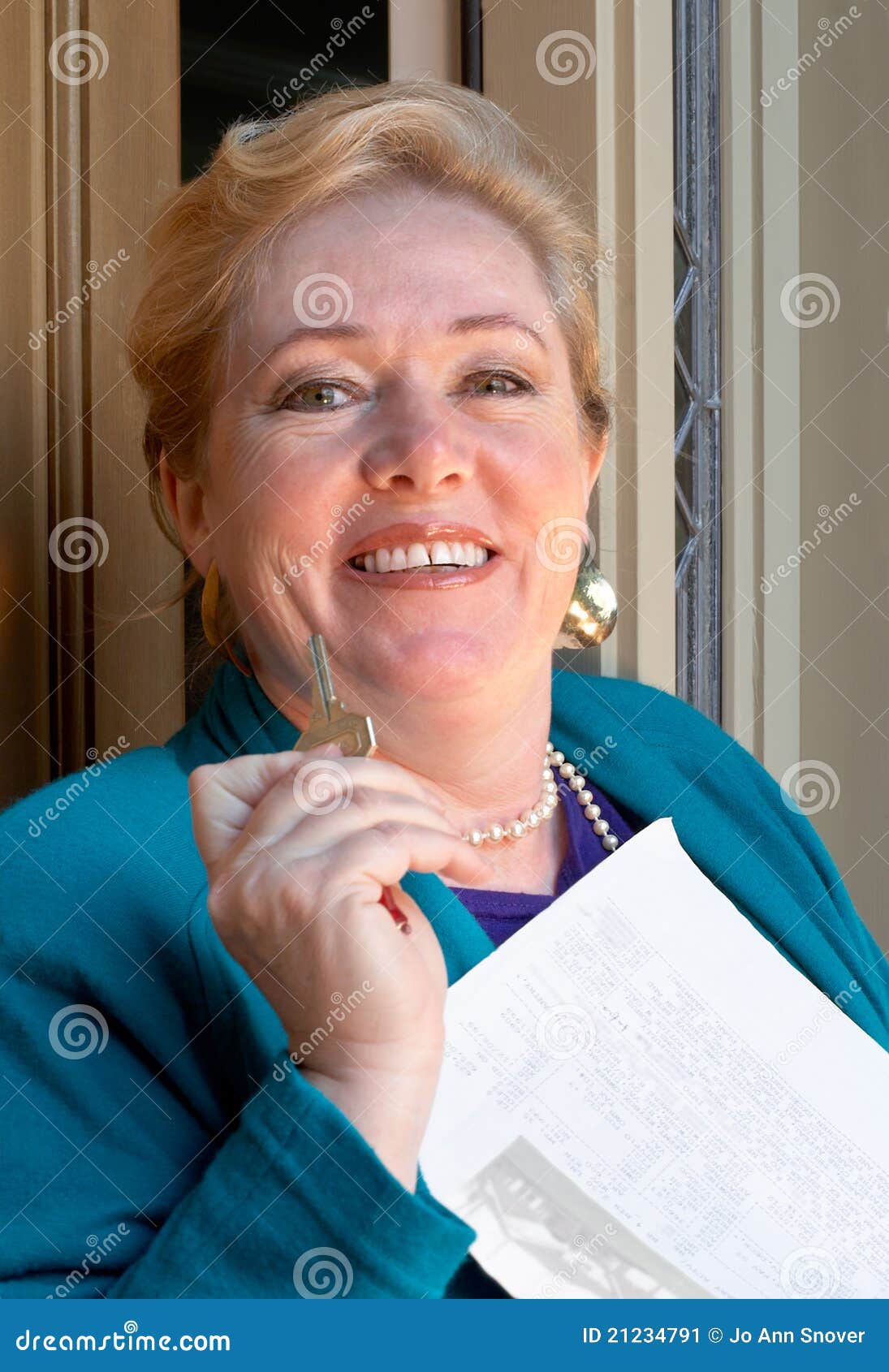 Realtor with Key and Listing Stock Image - Image of pitch, mature: 21234791