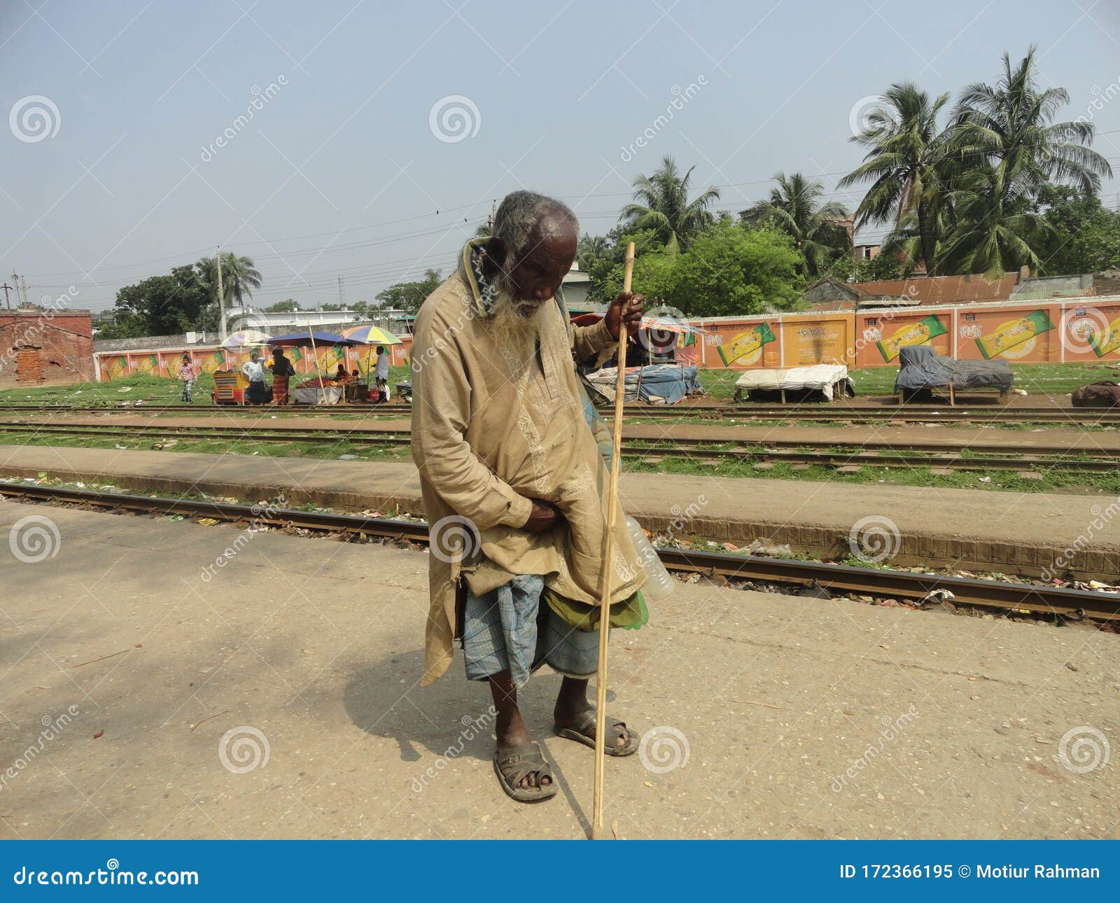 Realweay Station Poor People Life Stile Editorial Image - Image of ...