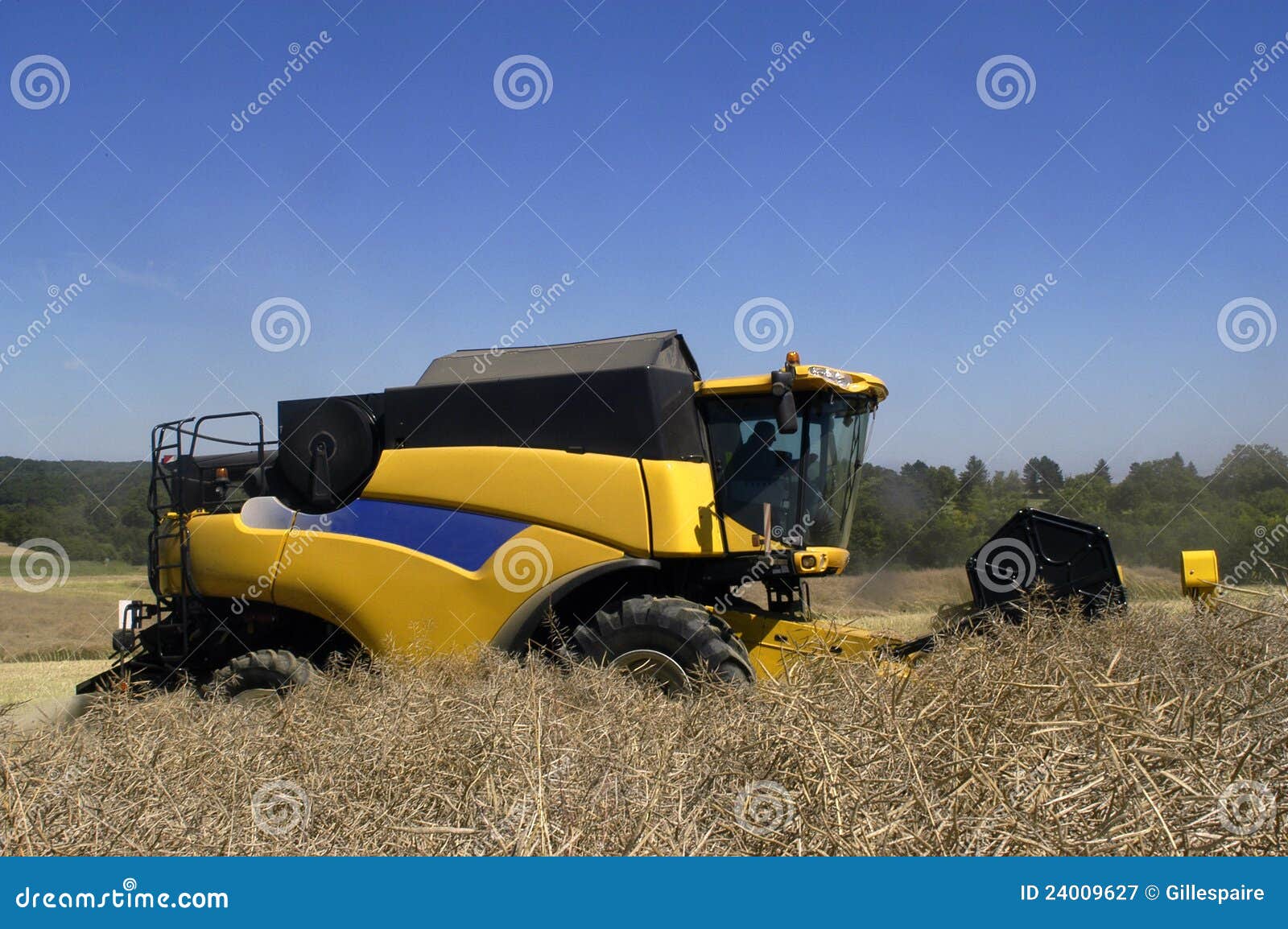Reaping-machine Threshing-machine with Work Stock Image - Image of farm ...