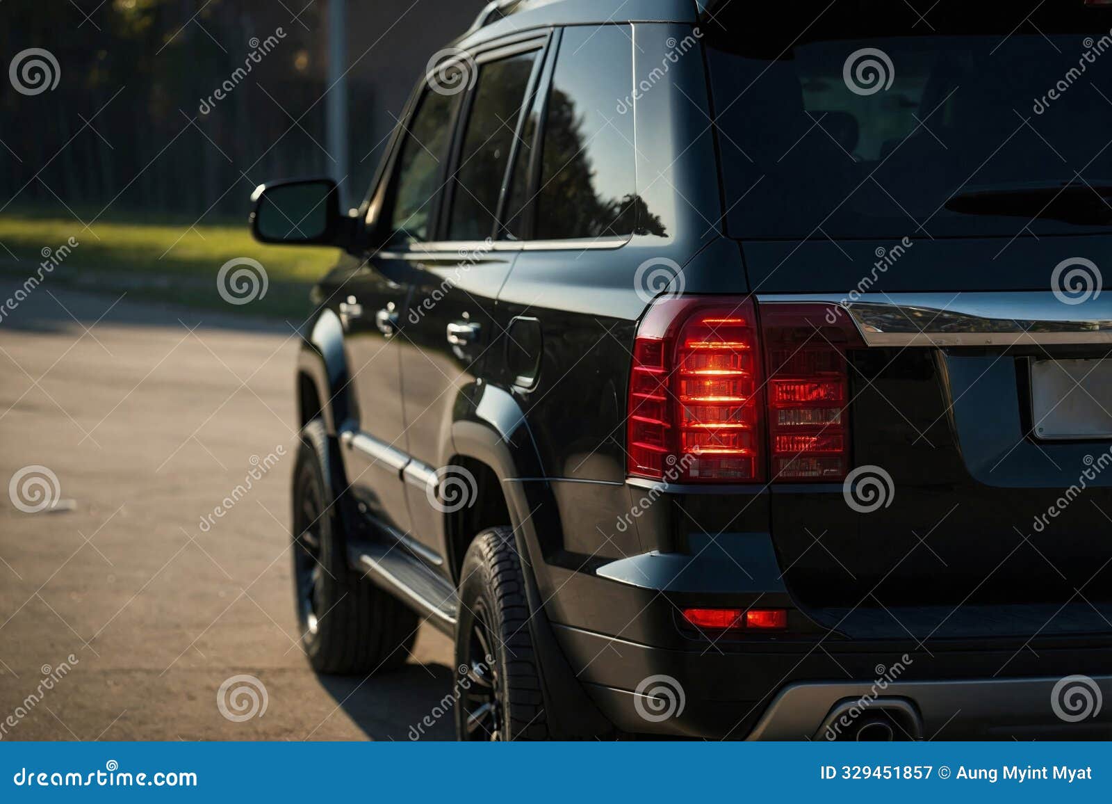 Rear Half Side of the SUV, Taillight and Rear Wheel Stock Illustration ...