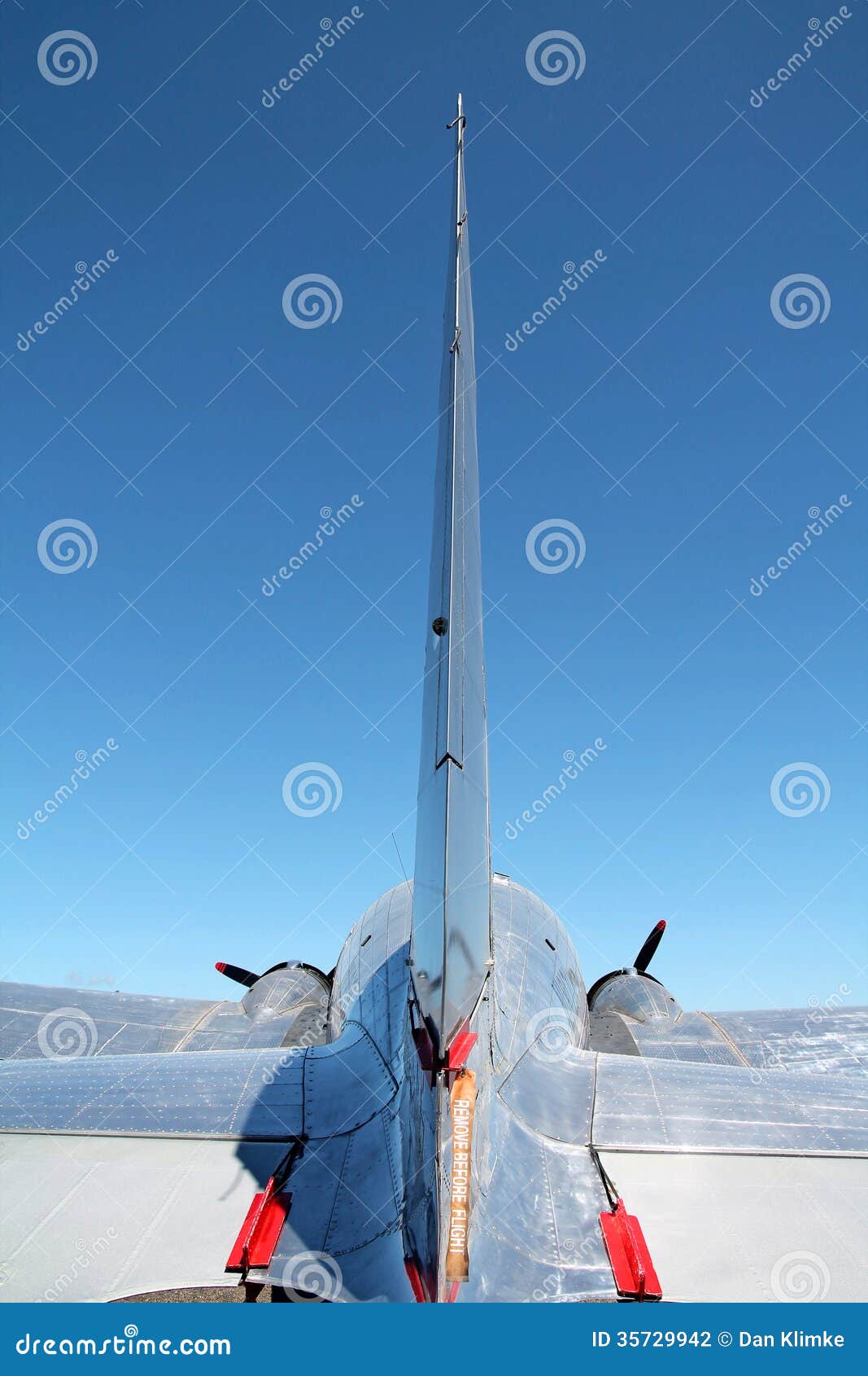 Rear View of Aircraft in Flight Stock Photo - Image of clear, blue ...