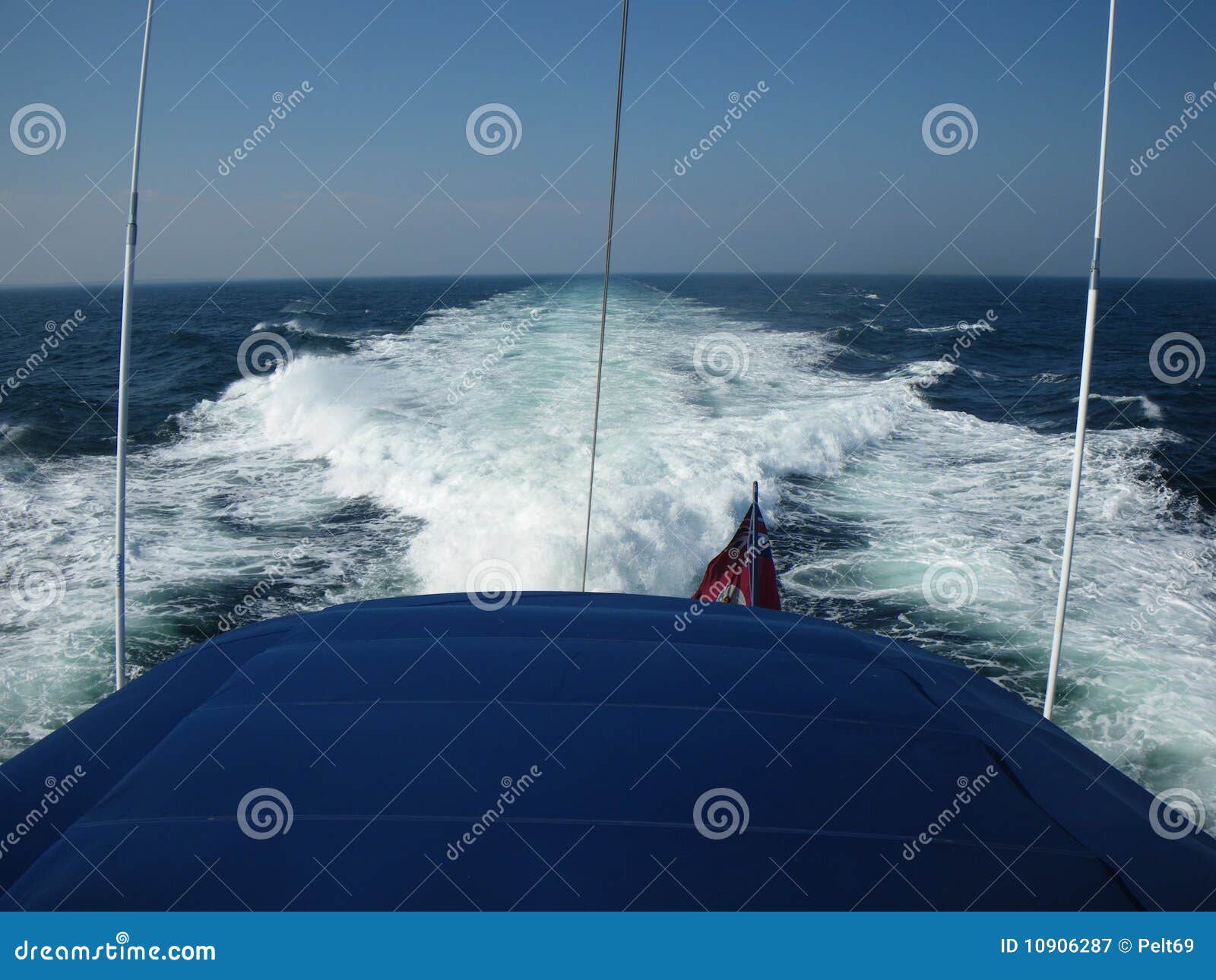 Rear of yacht and wake stock image. Image of blue, turbulence - 10906287