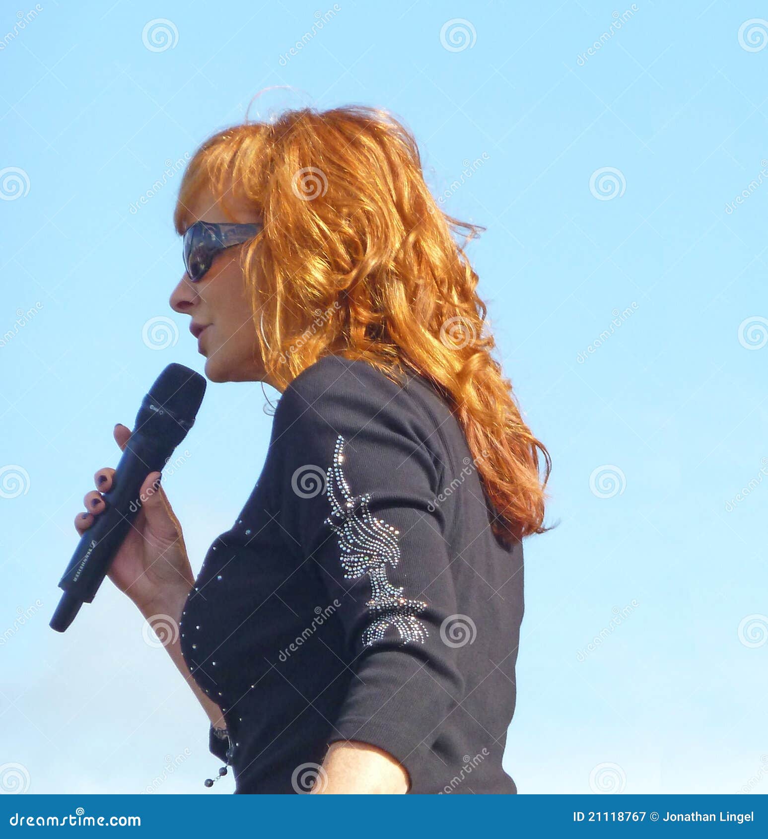 Reba in concert editorial photography. Image of delight - 21118767