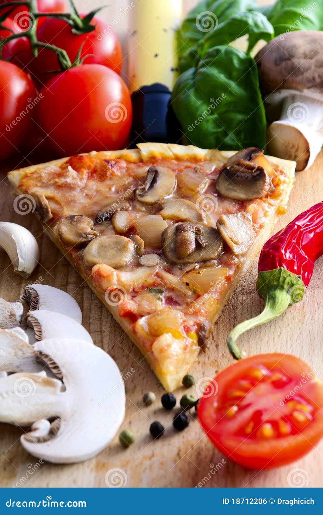 Rebanada de la pizza foto de archivo. Imagen de alimento - 18712206