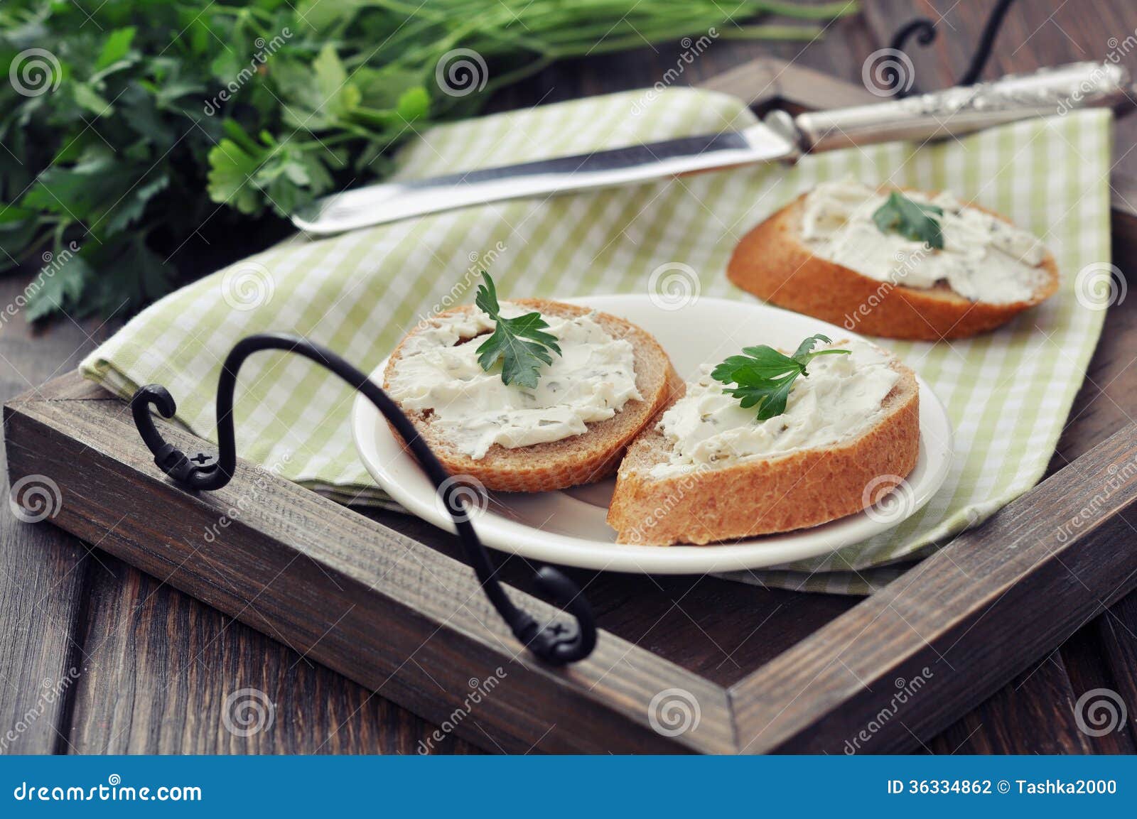 Rebanada De Pan Con El Queso Cremoso Foto de archivo - Imagen de ...