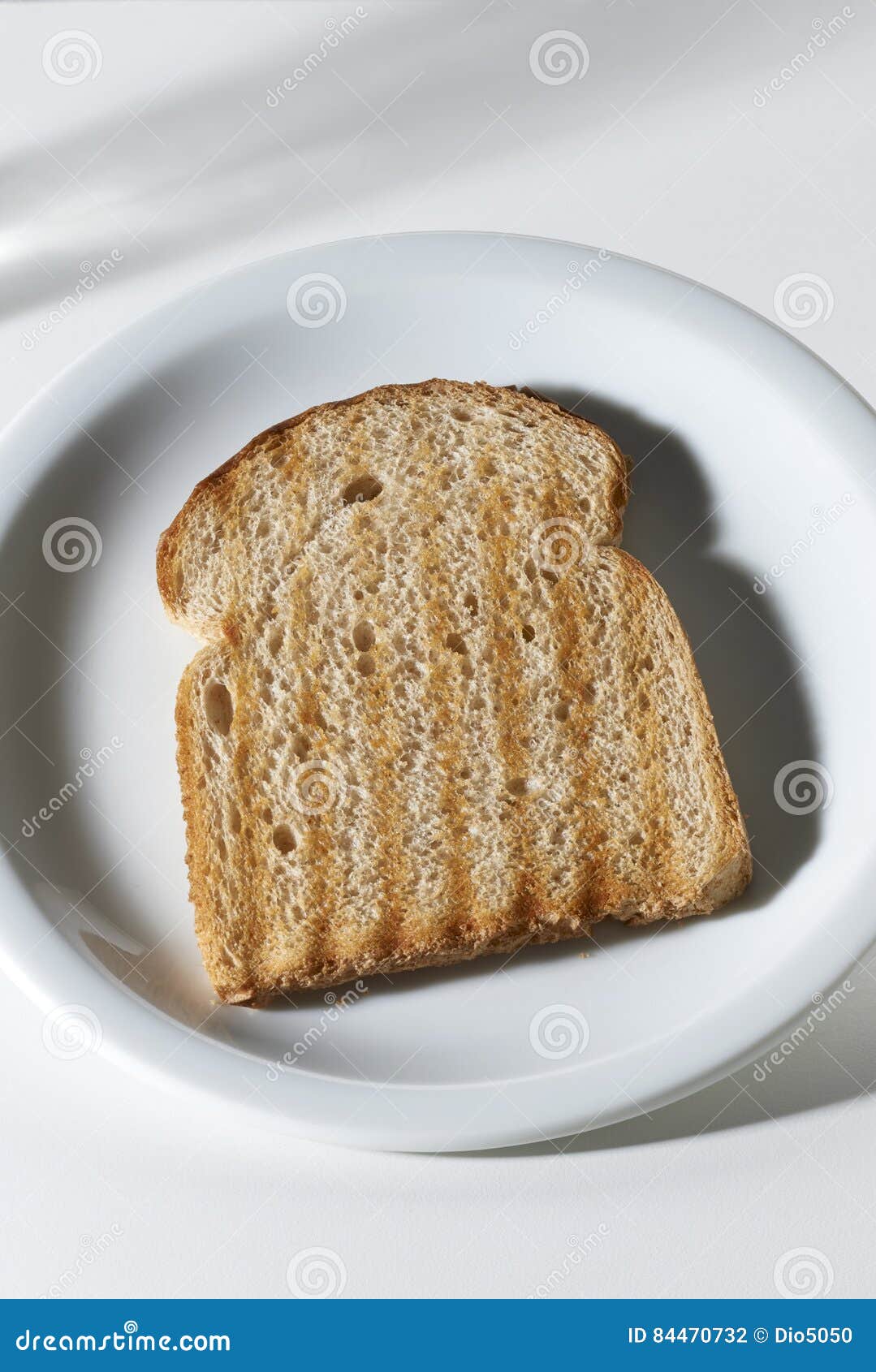 Rebanada de pan integral foto de archivo. Imagen de total - 84470732