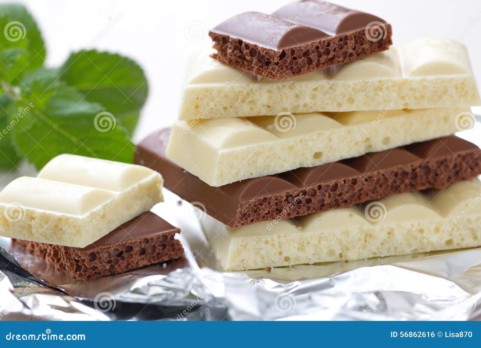Rebanadas De Chocolate Oscuro Y Blanco Foto de archivo - Imagen de ...