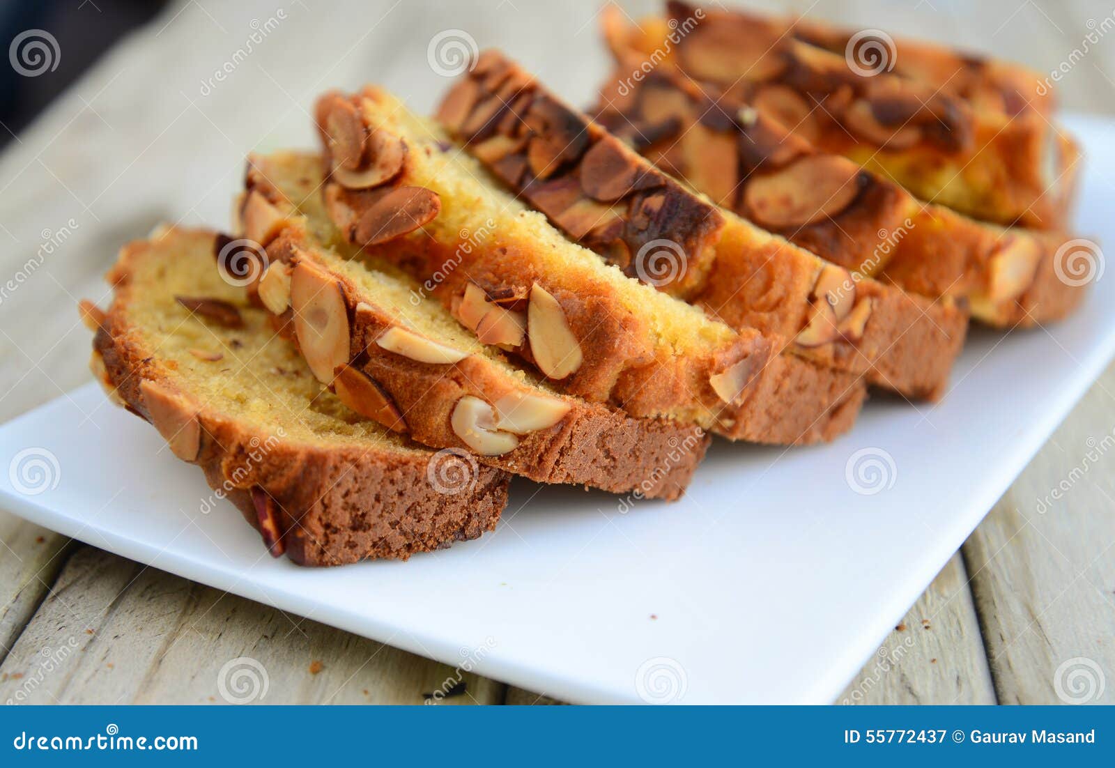 Rebanadas De La Torta De La Almendra Imagen de archivo - Imagen de ...