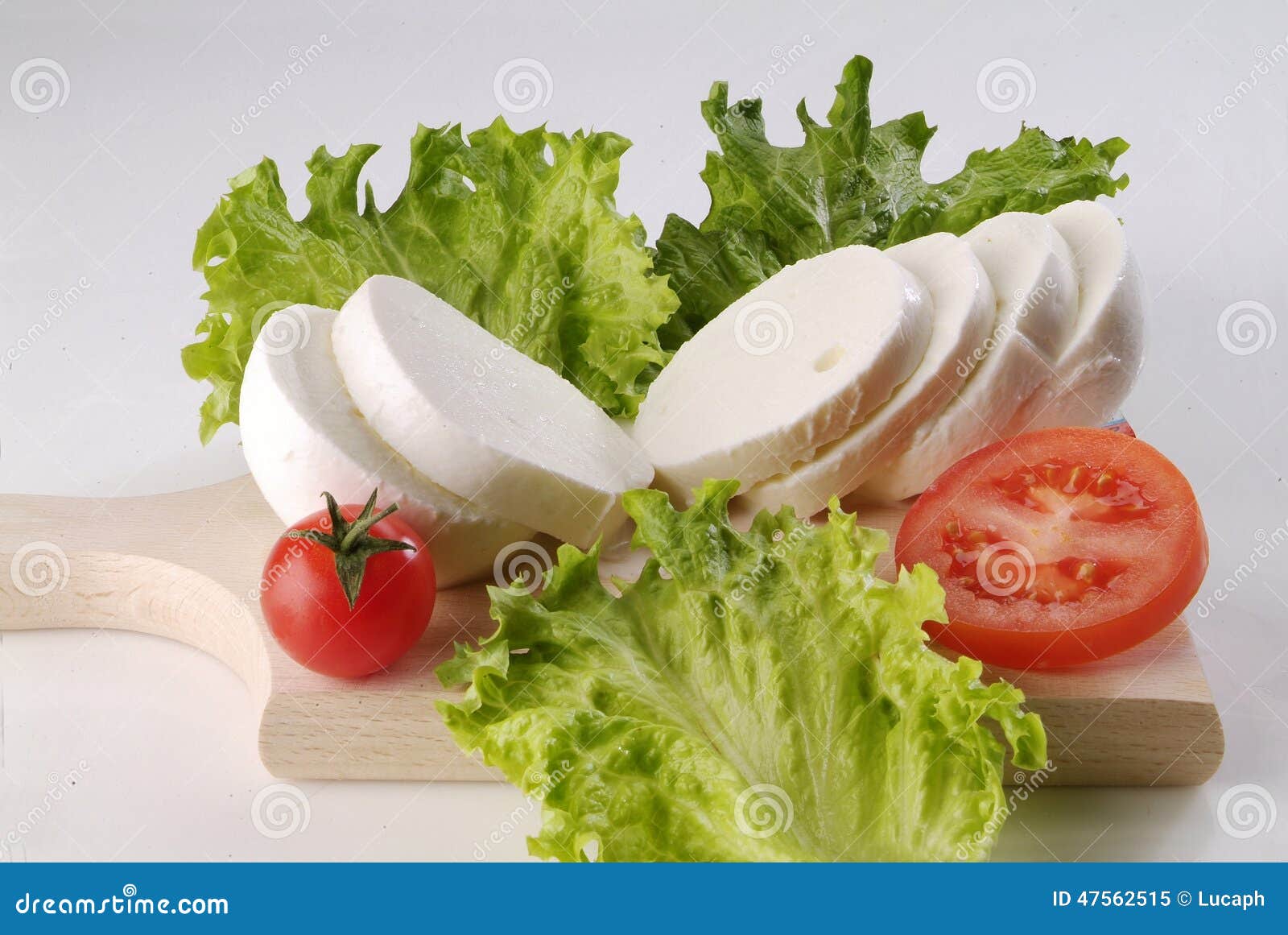 Rebanadas De Mozzarella Italiana Imagen de archivo - Imagen de plano ...