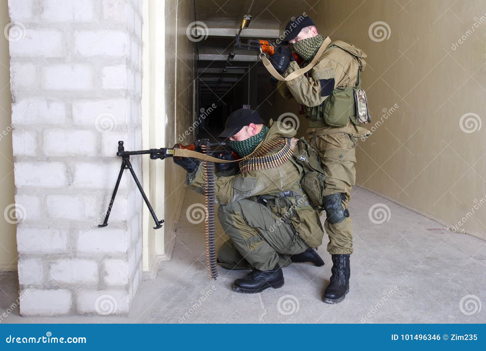 Rebeldes Com a Arma Do ANG RPD De AK 47 Foto de Stock - Imagem de ...