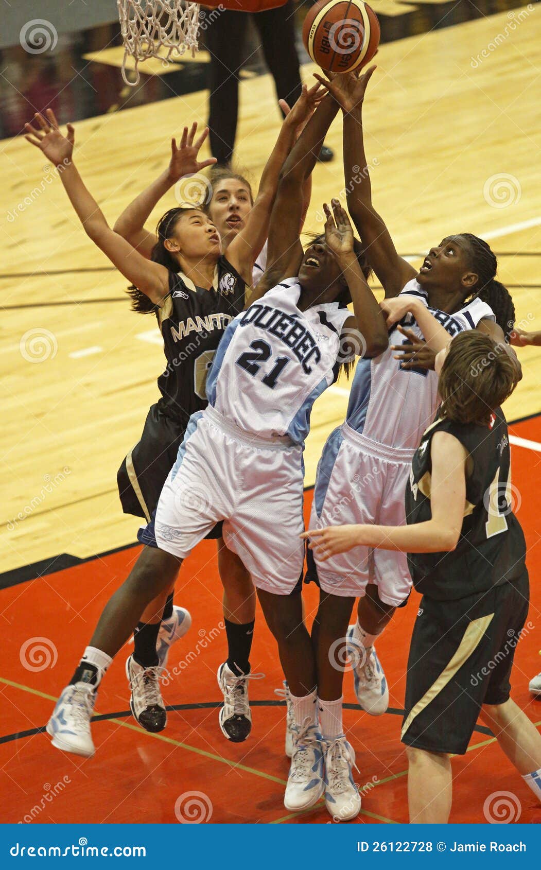 Rebote De Quebec Manitoba Del Baloncesto Foto de archivo editorial ...