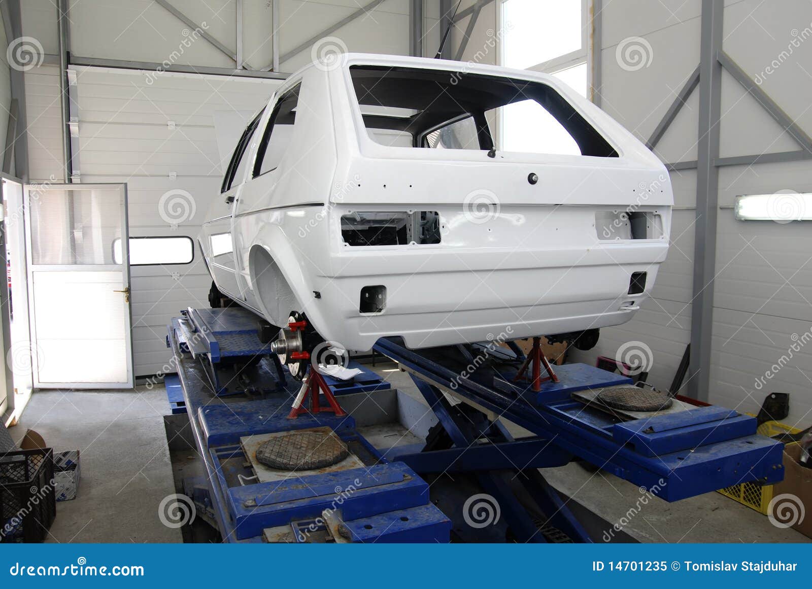 Rebuilding a car stock image. Image of workshop, vintage - 14701235