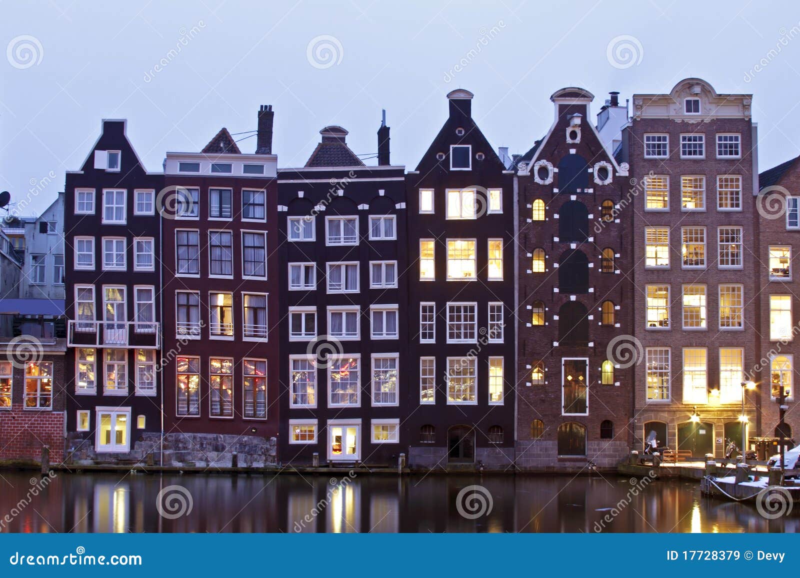 Recente Middeleeuwse Huizen in Amsterdam Nederland Stock Afbeelding ...