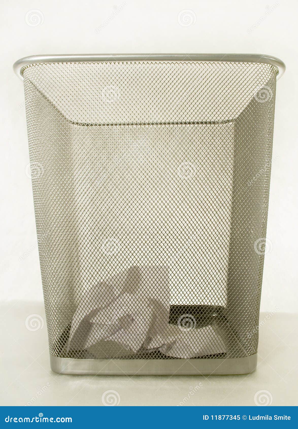 Rechace el compartimiento. imagen de archivo. Imagen de aluminio - 11877345