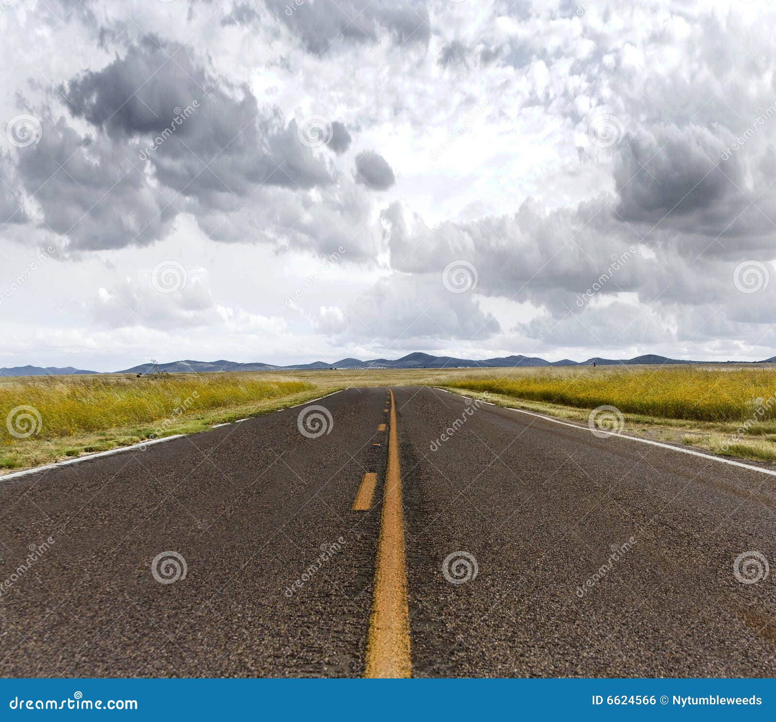 Rechte weg vooruit stock foto. Image of achtergrond, open - 6624566