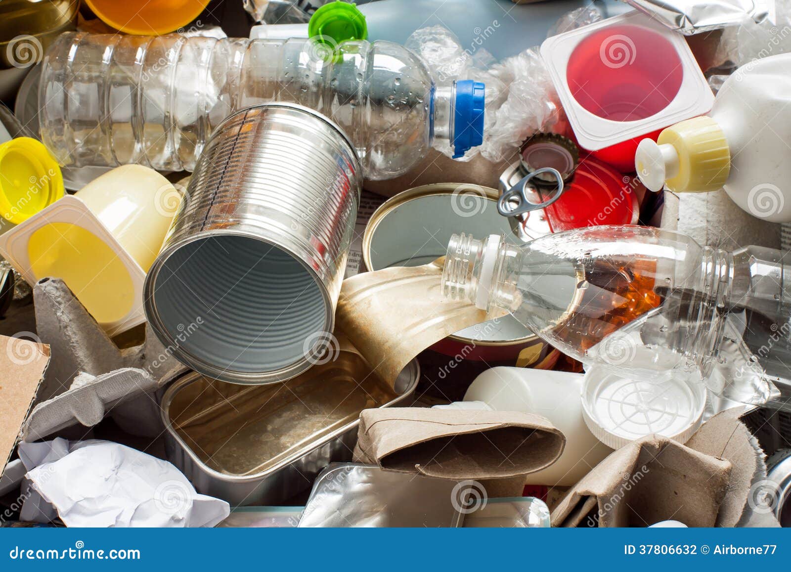 Reciclaje de la basura foto de archivo. Imagen de cristal - 37806632