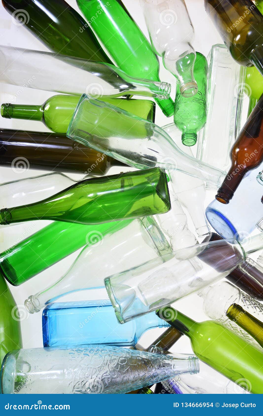 Reciclaje Del Vidrio En Blanco Foto de archivo - Imagen de ambiente ...