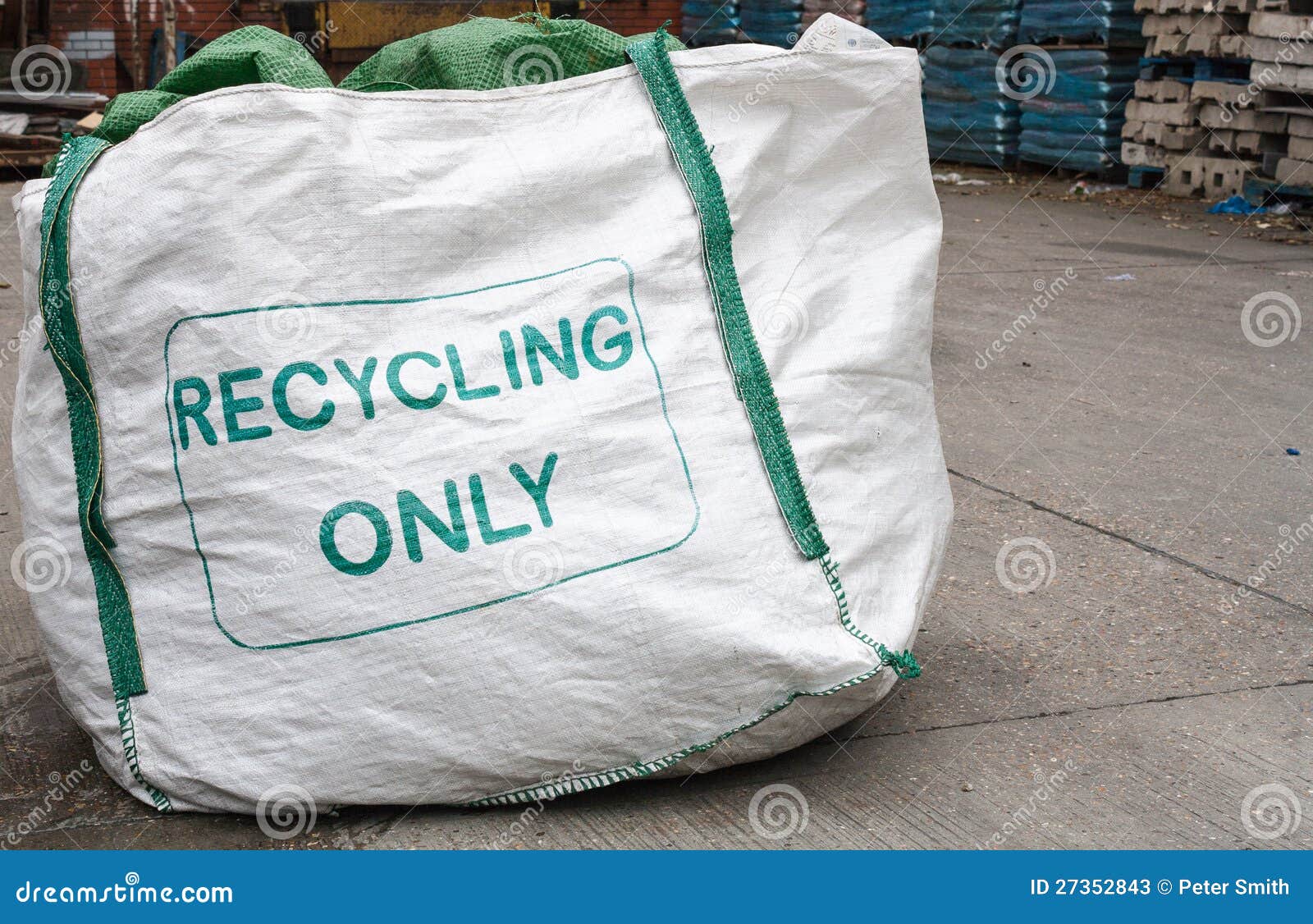 Reciclaje solamente imagen de archivo. Imagen de recicle - 27352843
