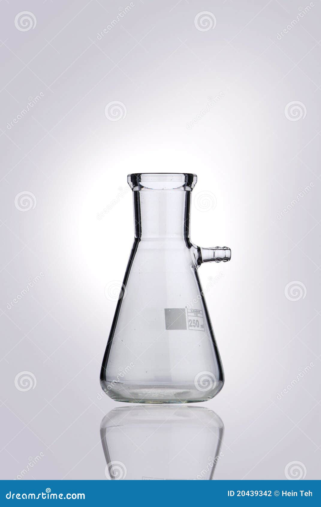 Recipiente De La Química En Un Ambiente Del Laboratorio Foto de archivo ...