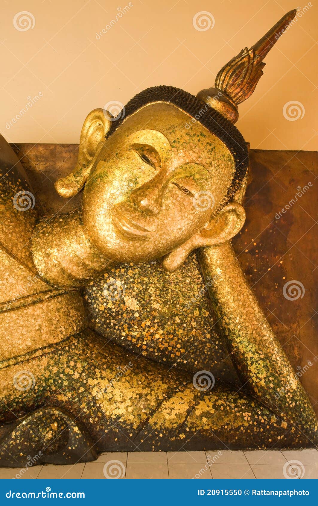 Reclining buddha stock photo. Image of sculpture, temple - 20915550