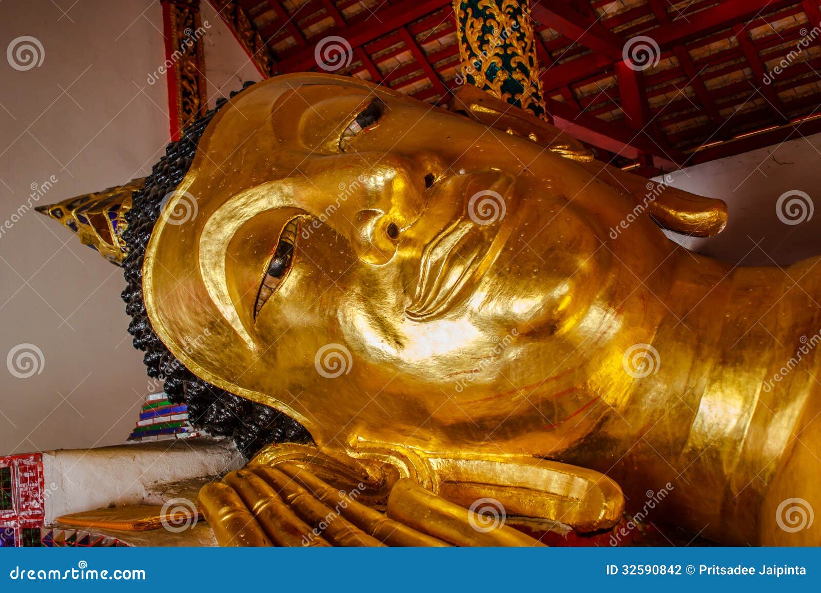 Reclining Buddha stock photo. Image of long, giant, monument - 32590842