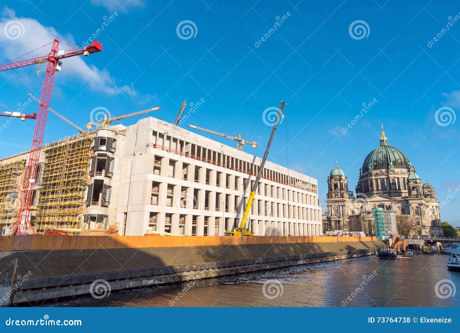 Reconstruction of the Berlin Castle Stock Photo - Image of site, river ...