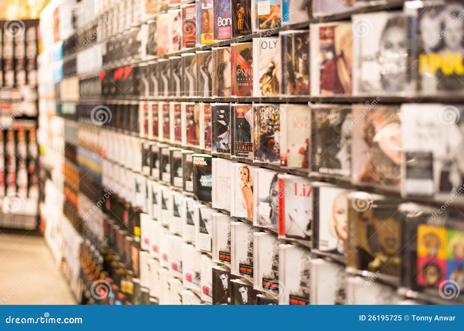 Record Music Store editorial image. Image of piracy, shelf - 26195725