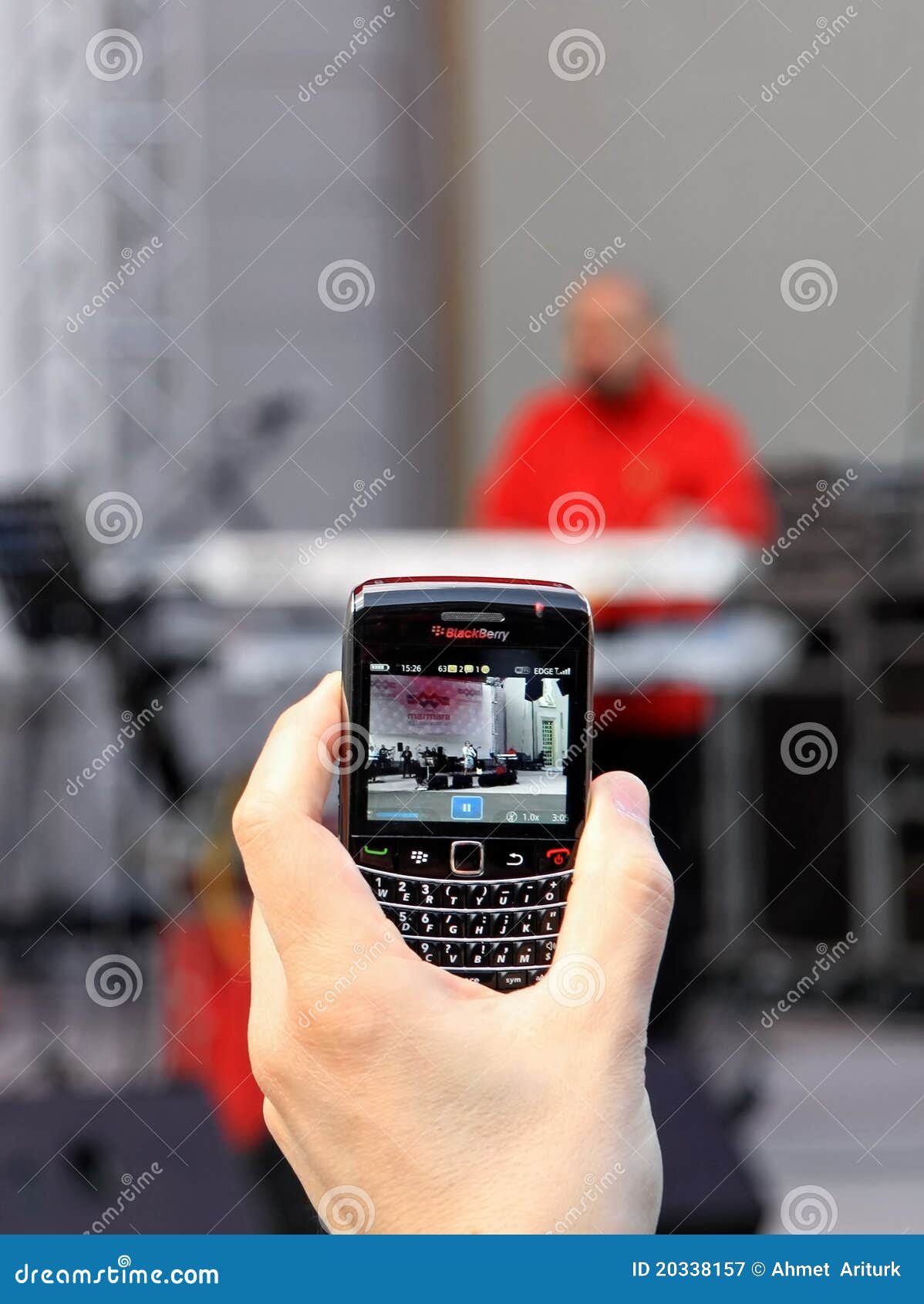 Recording by phone editorial photography. Image of camera - 20338157